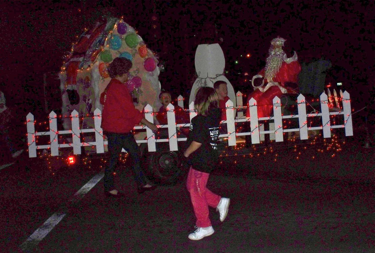 Lighted parade enchants hundreds in West Frankfort - Benton, West ...