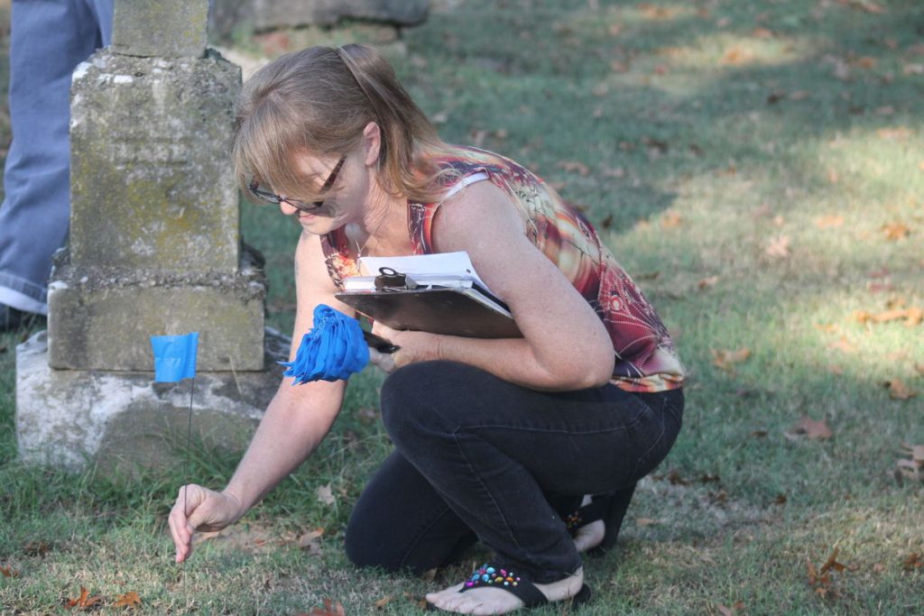 Local Genealogist Seeks to Clean Up Old Benton Cemetery - Benton, West ...